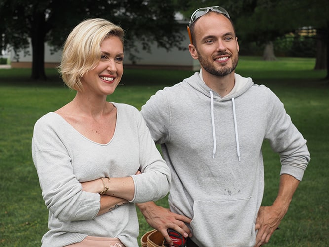 HGTV hit show 'Farmhouse Facelift' features sister brother duo Carolyn ...