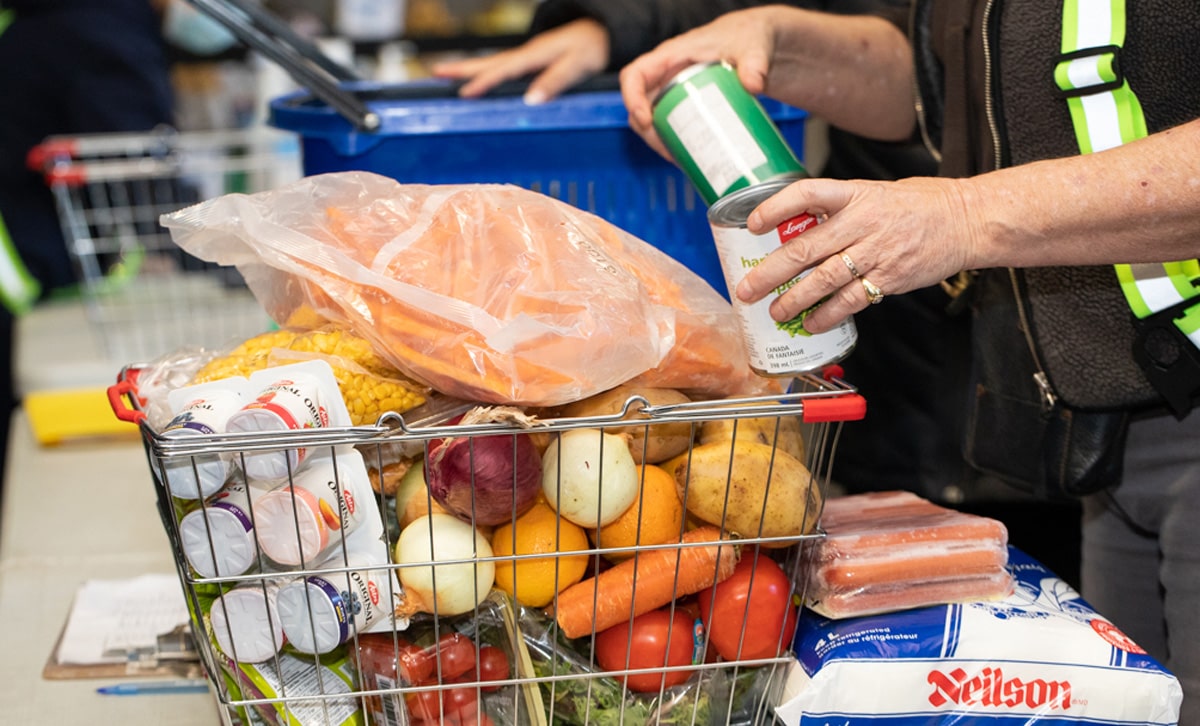 Toronto Food Bank visits hit new record - CN Tower will be lit up in ...