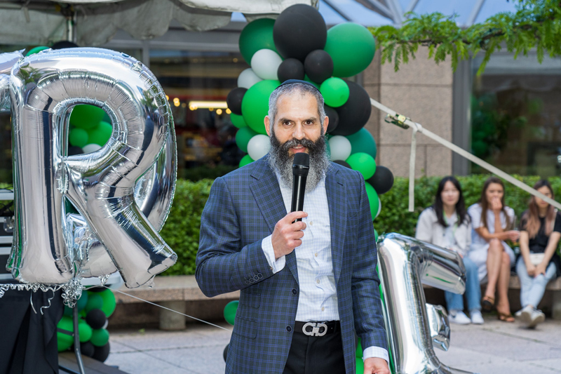 Questrade lights up Toronto skies with massive sign - Toronto Times