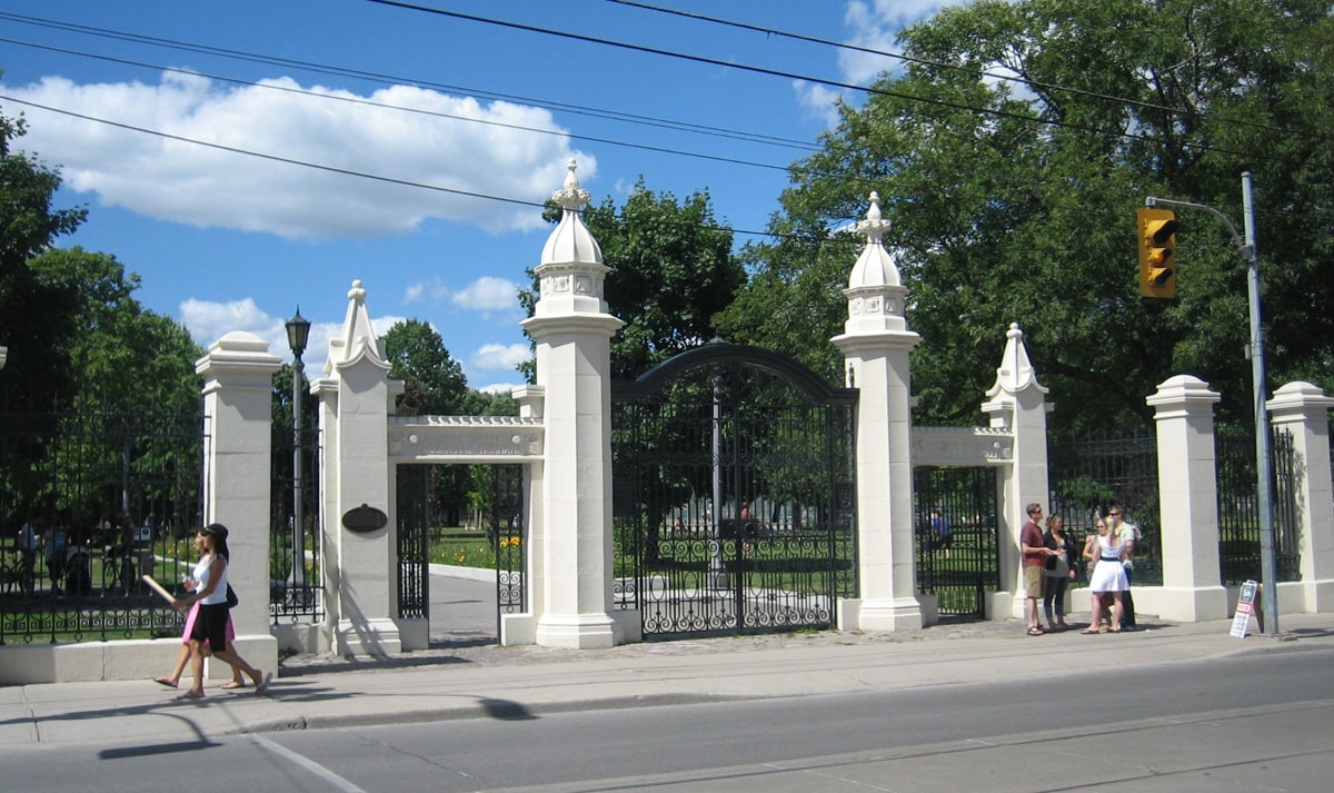 Trinity Bellwoods Guide: Explore Toronto’s Urban Oasis 2026