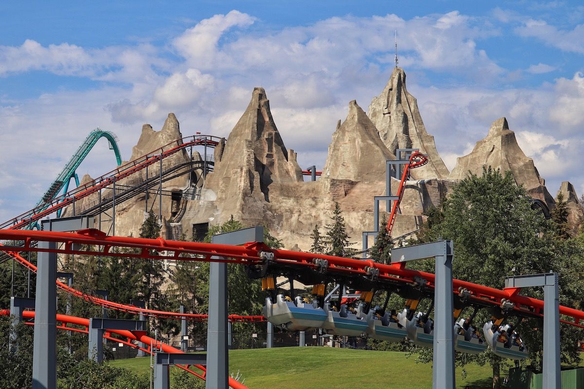 Organizing a Theme Park Tour in Toronto - Toronto Times